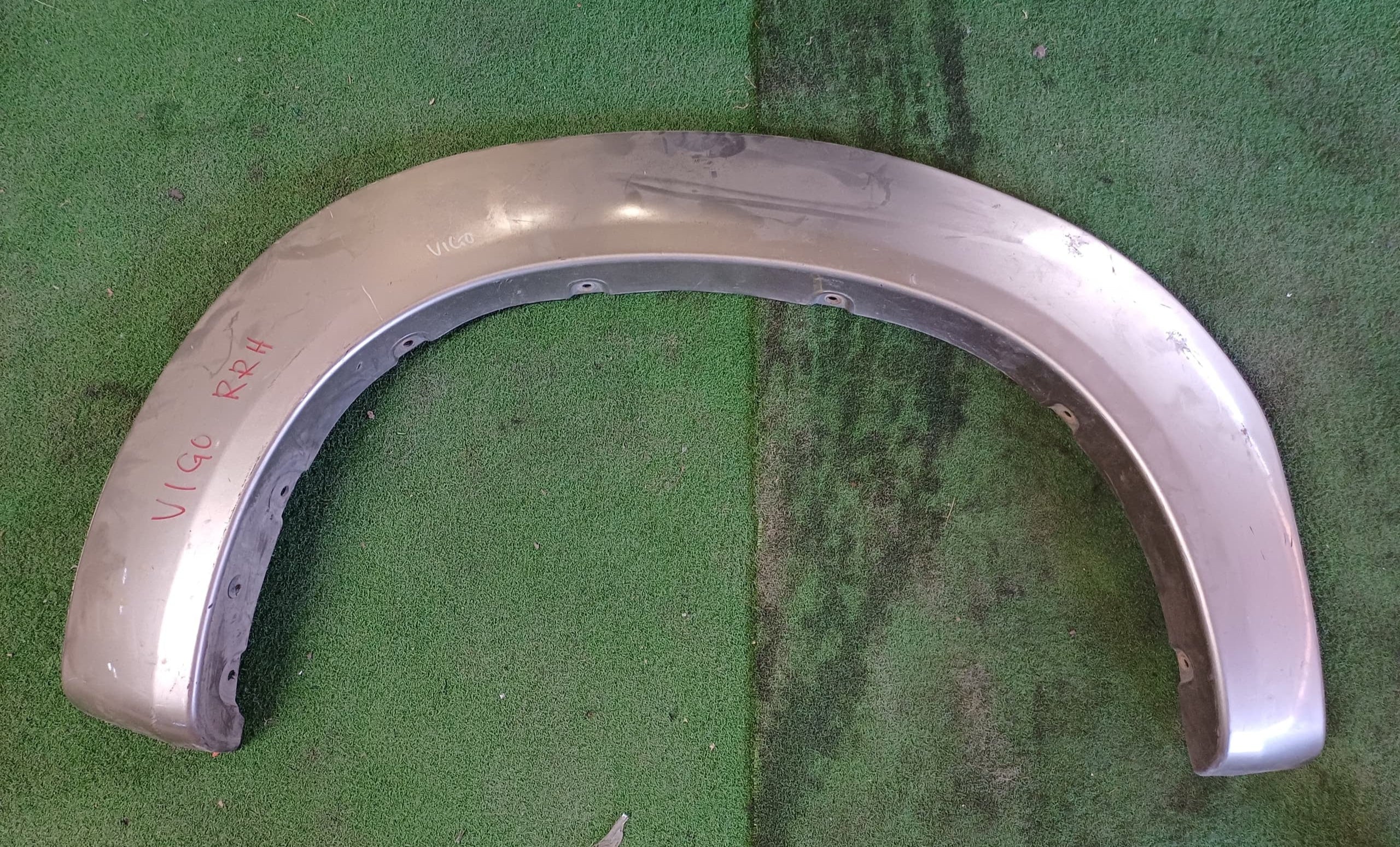 TOYOTA HILUX VIGO FENDER FLARE RRH COKLAT (U) [61681-0K040-1] – YS PARTS