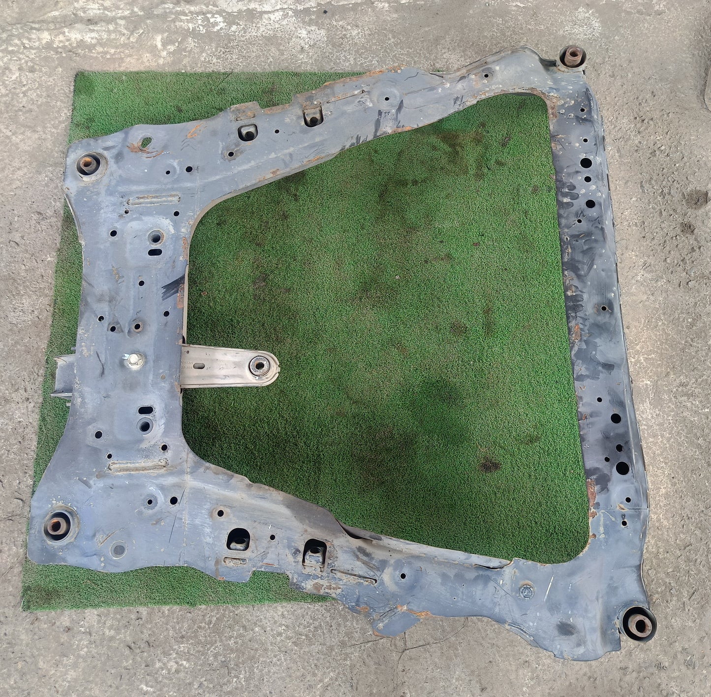 NISSAN SERENA CROSSMEMBER (CMB039) – YS PARTS