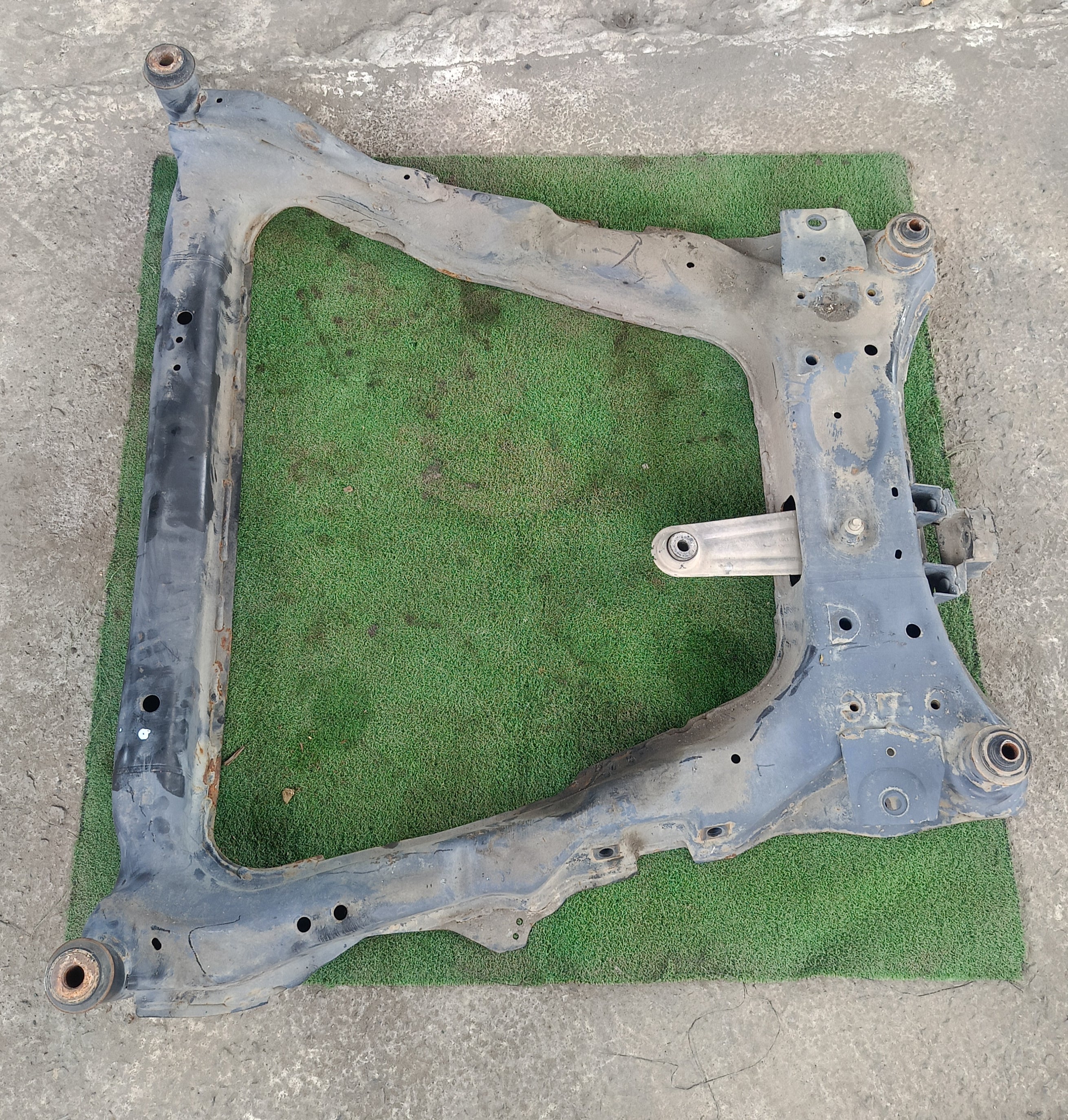 NISSAN SERENA CROSSMEMBER (CMB039) – YS PARTS